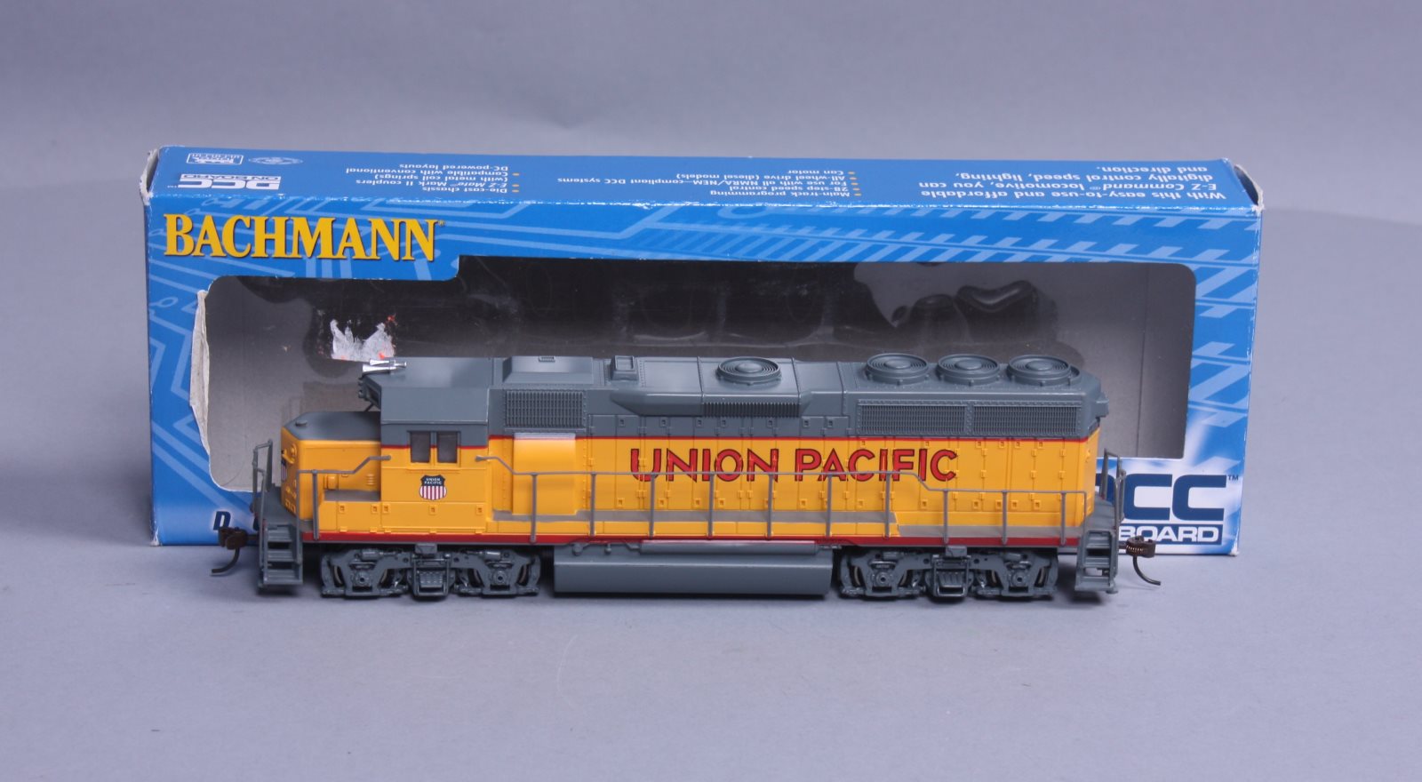 Bachmann 60301 HO Union Pacific EMD GP40 Diesel Locomotive w/DCC – Trainz