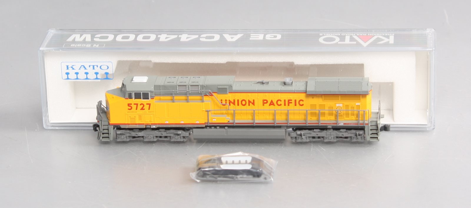 Kato 176-7005 N Scale Union Pacific AC4400CW Diesel Locomotive #5727 – Trainz
