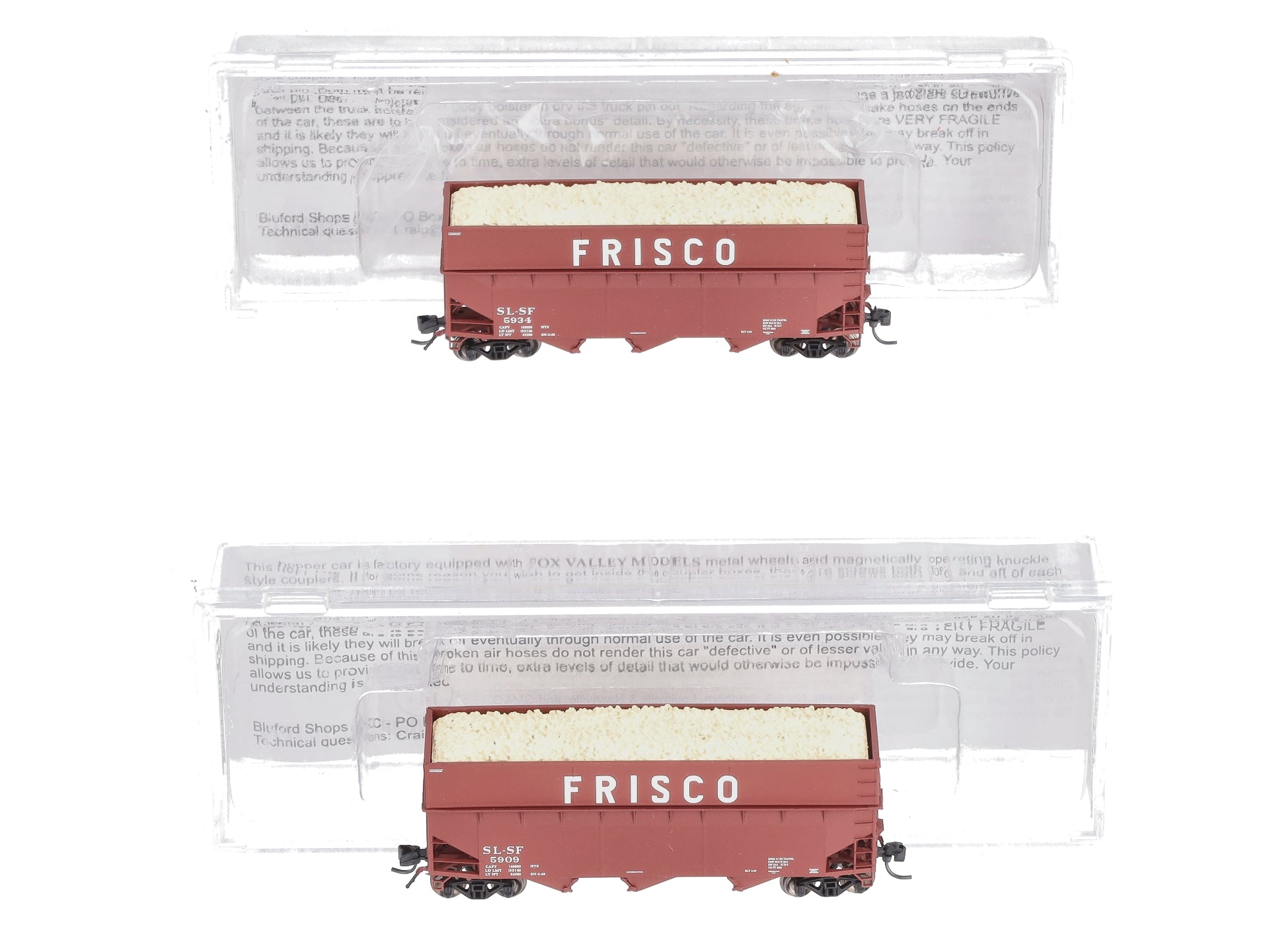 Bluford Shops 16082 N Frisco Offset-Side 3-Bay Wood Chip Hopper (Pack – Trainz