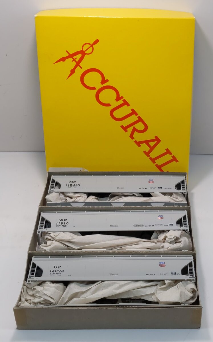 Accurail 3332 HO Fallen Flag ACF 3-Bay Covered Hopper UP/MP/WP Kit (Pa – Trainz