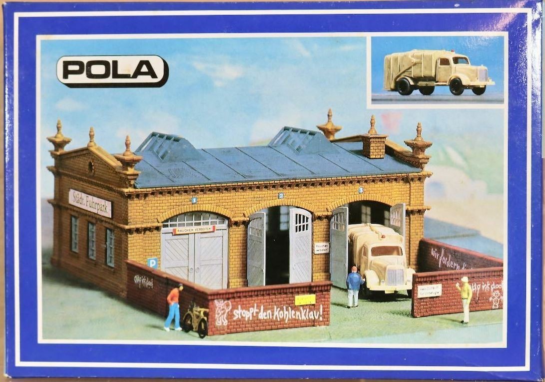 Pola 180 HO Opening Doors with Weathered External Walls Building Kit – Trainz