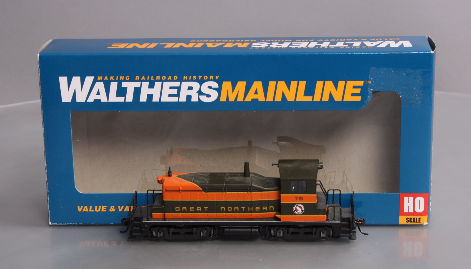 Walthers 910-9213 HO Great Northern EMD SW1 Diesel Switcher #75 - Stan ...