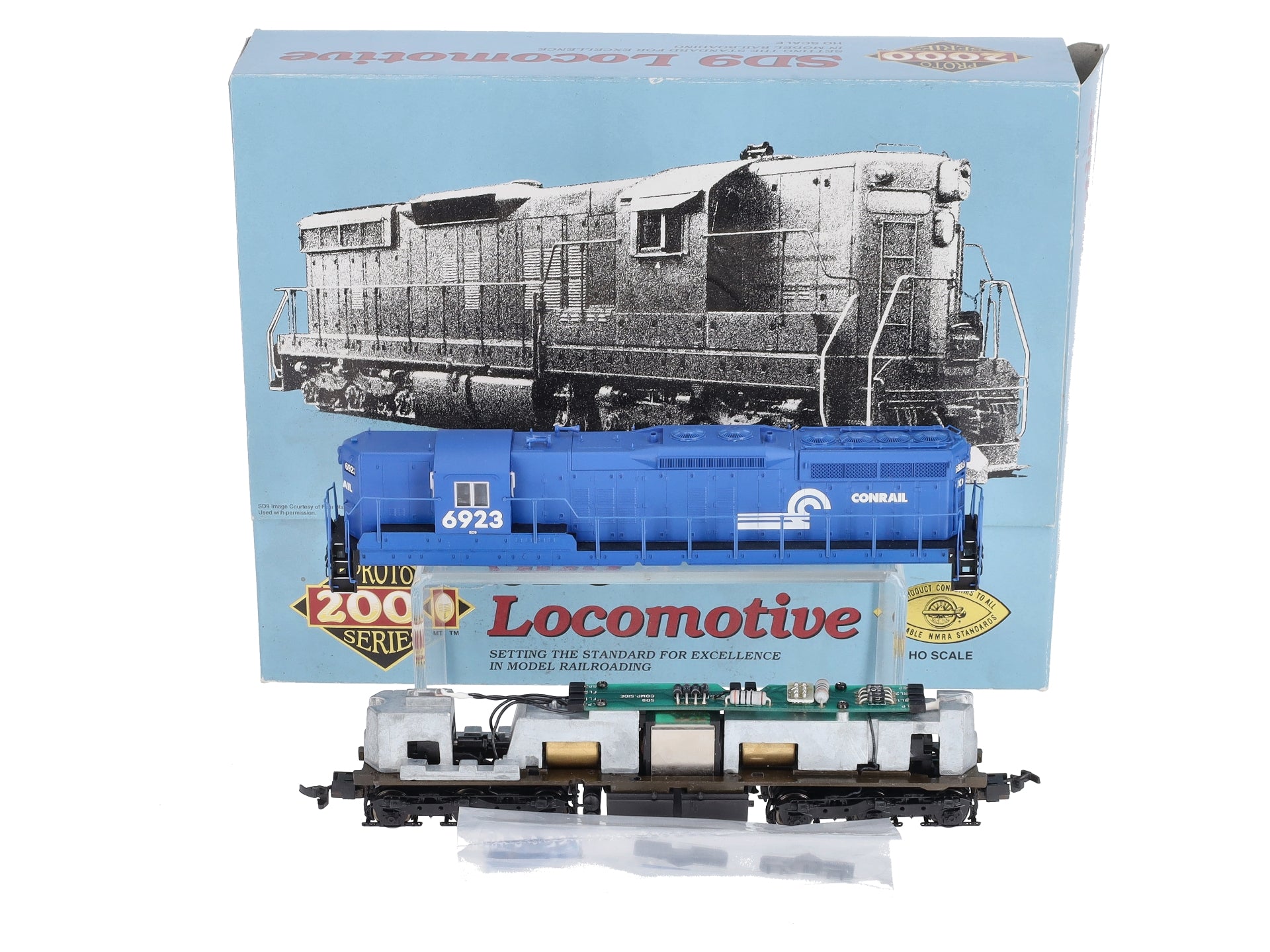 Proto 2000 21238 HO Scale Conrail SD9 Diesel Locomotive # 6923 – Trainz