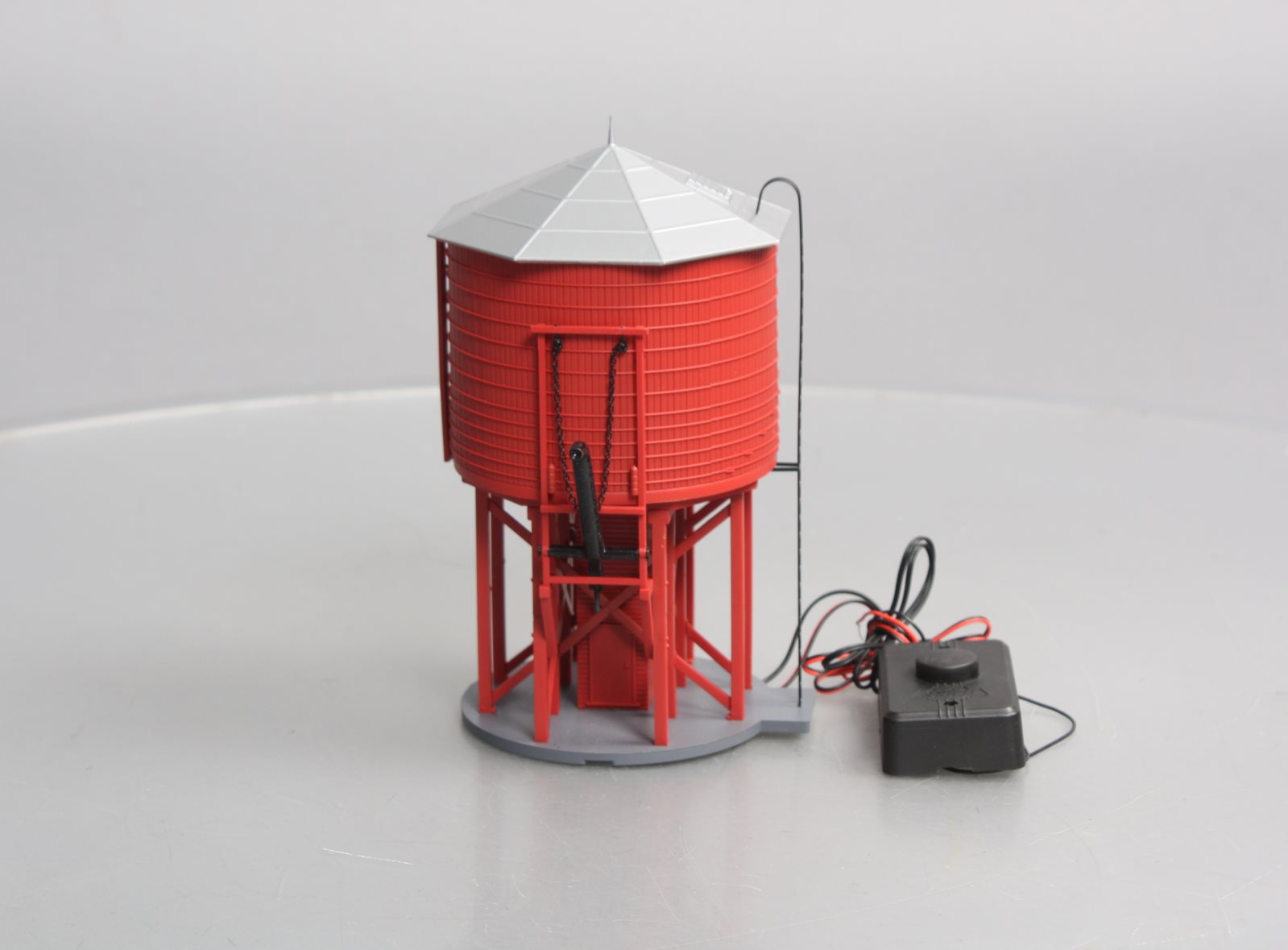 Broadway Limited 6090 HO Painted, Unlettered Operating Water Tower wit ...