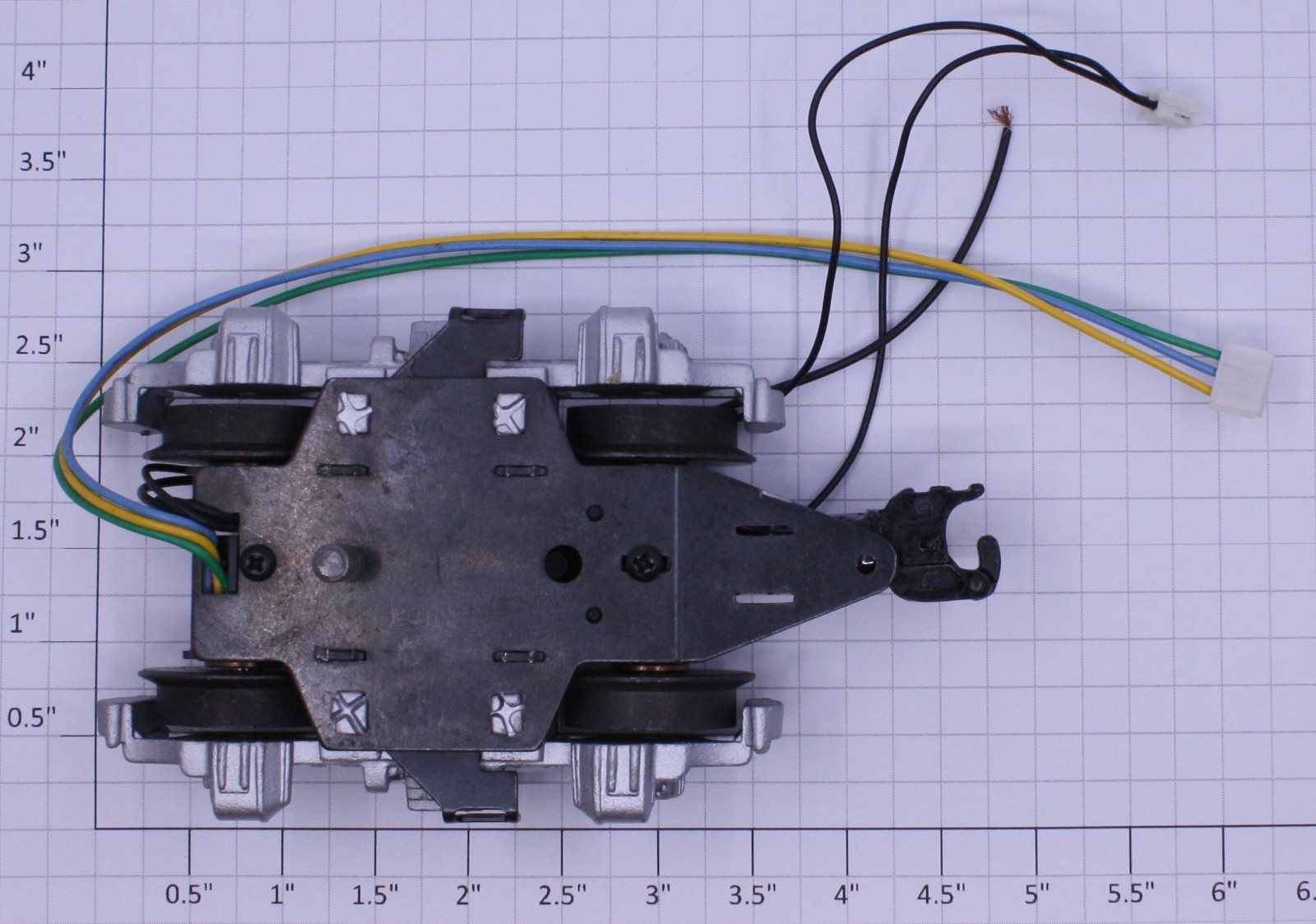 Lionel 18198-570 F-3 4-Wheel Silver Dummy Truck with Sensor & Coil Cou ...