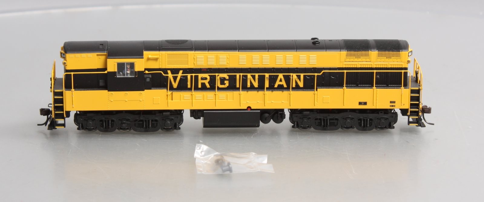 Atlas 10002218 HO Scale Virginian Train Master Locomotive #64 – Trainz
