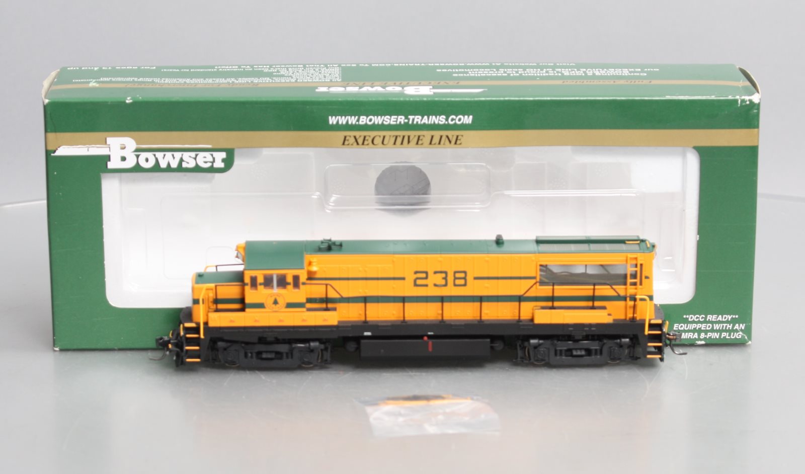 Bowser 23377 HO Scale MEC RTR GE U25B Diesel Locomotive #238 – Trainz