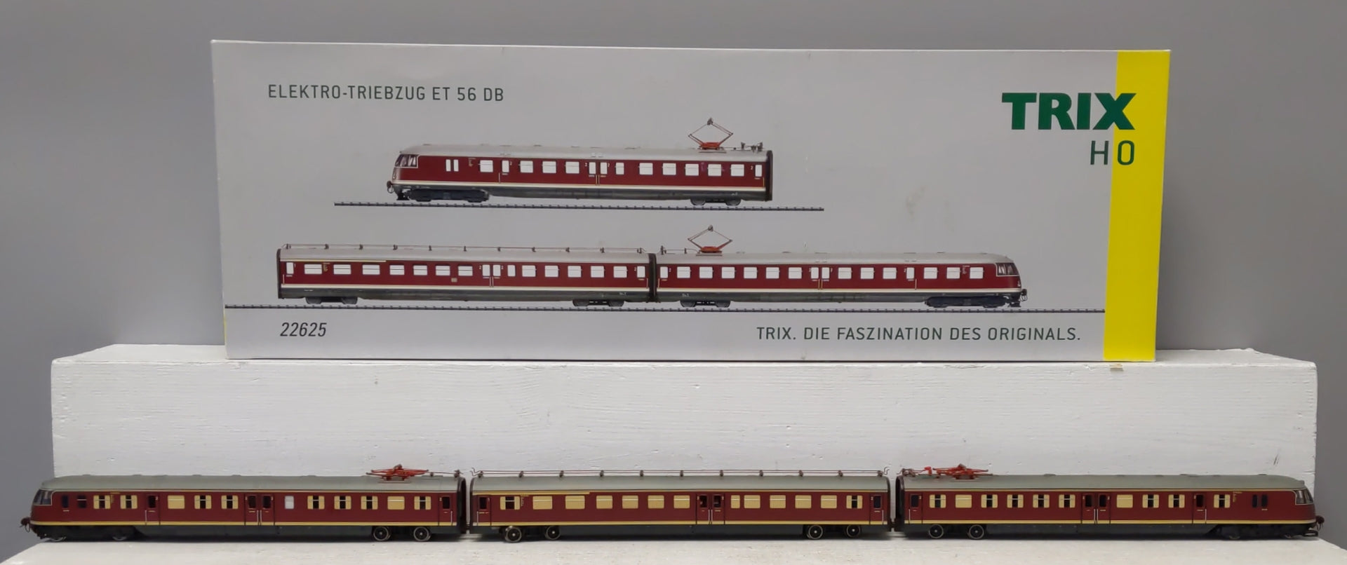 Trix 22625 HO Scale Deutsche Bahn Electric Powered Rail Car Train Set ...