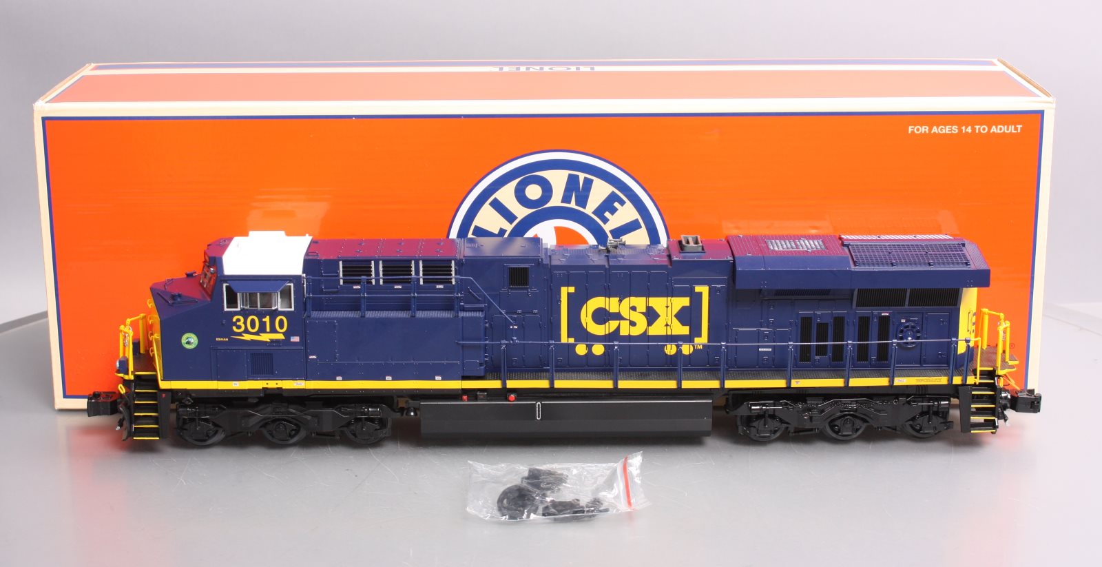 Lionel 2033530 O Gauge CSX ES44AC Diesel Engine #3010 with LEGACY – Trainz