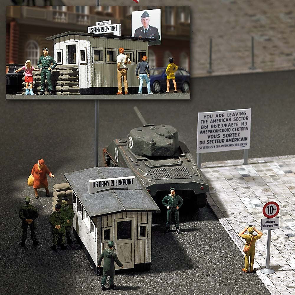 Busch 1490 HO Checkpoint Charlie Border Crossing Building Kit – Trainz