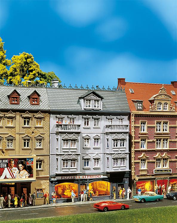 Faller 130446 HO Scale Alfredo's Pizza Model Building Kit – Trainz