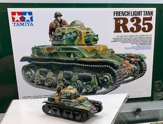 Tamiya 35373 1:35 French R35 Light Military Tank Model Kit – Trainz