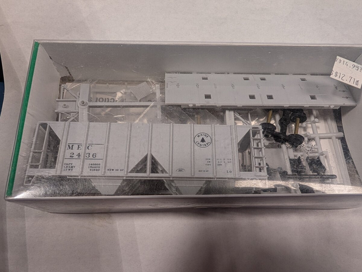 Bowser 56452 HO Maine Central 70 Ton 2 Bay Covered Hopper #2436 Kit ...