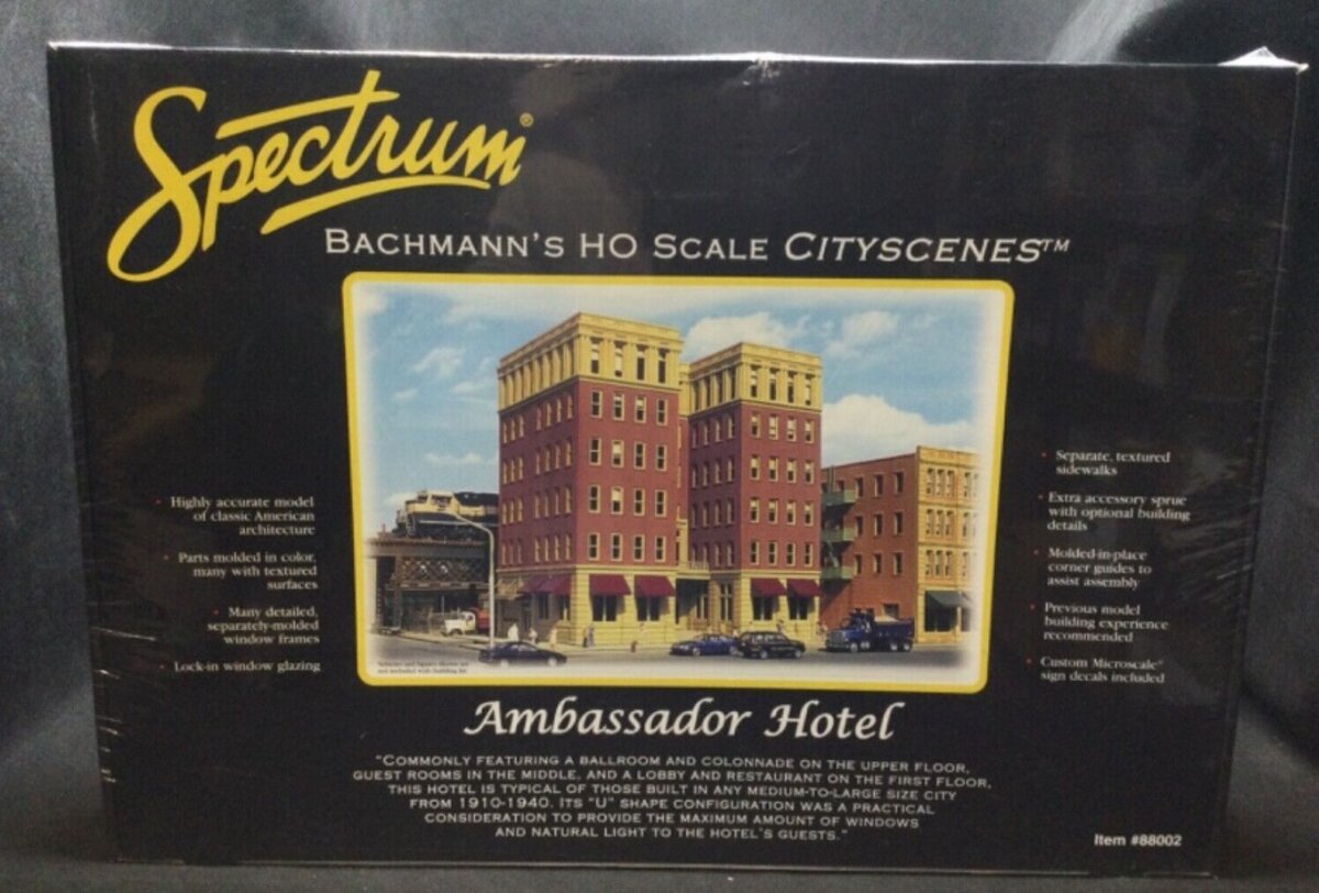 Bachmann 88002 HO Spectrum Ambassador Hotel Building Kit – Trainz