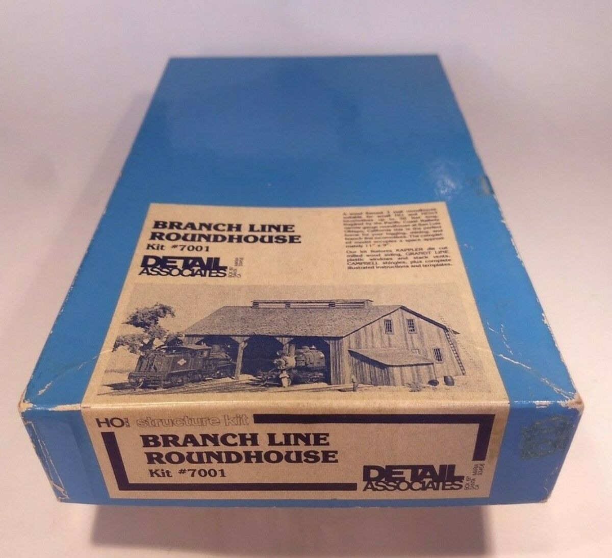 Detail Associates 7001 HO Branchline Roundhouse Model Building Kit – Trainz