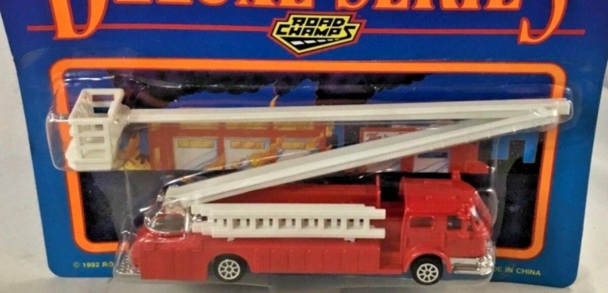 Road Champs 5902 1:43 Fire Engine Movable Boom Emergency Vehicle – Trainz