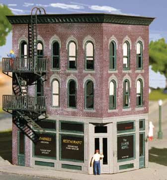 Miller Engineering 221010 Z The Gilmor Hotel Building Kit – Trainz