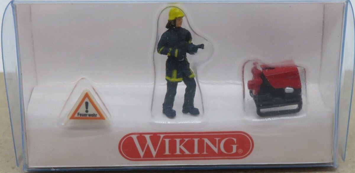 Wiking 0190126 1:87 Fire Fighter Character with Props (Pack of 3) – Trainz