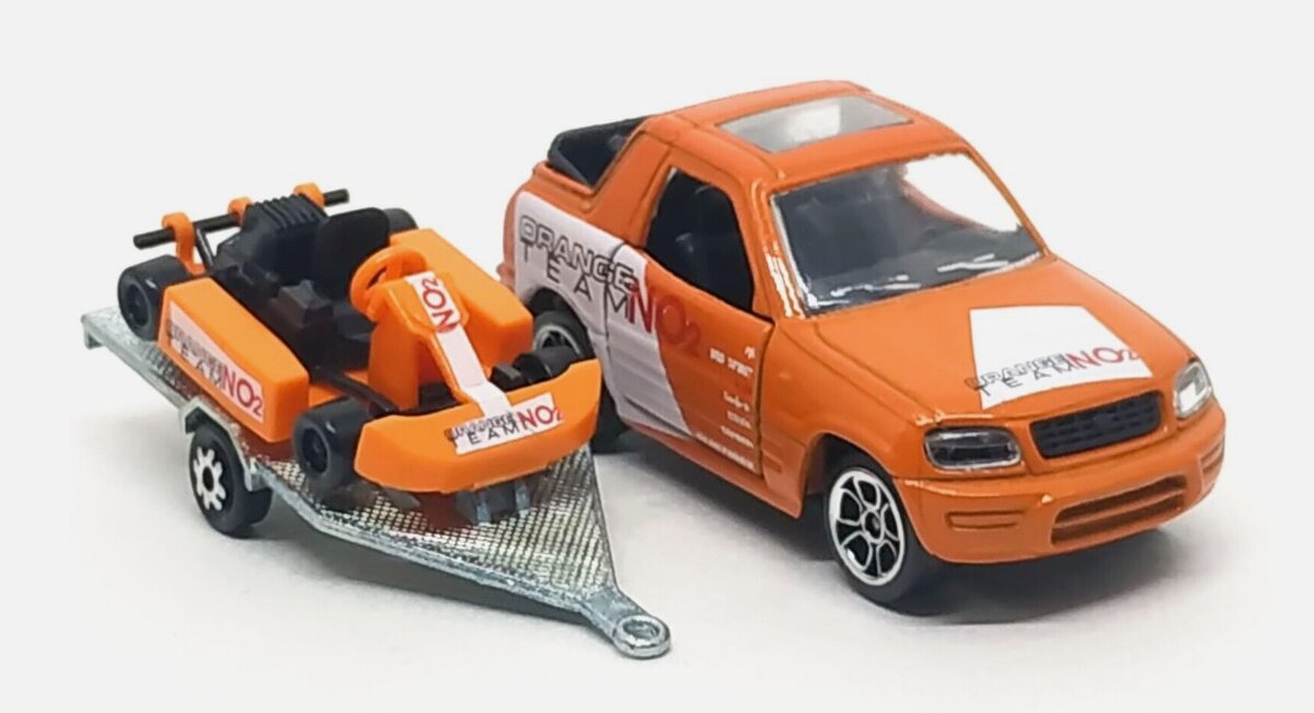 Majorette 212053183 1:87 Die-Cast Orange Team NO2 Toyota Rav 4 w/Go-Ka ...