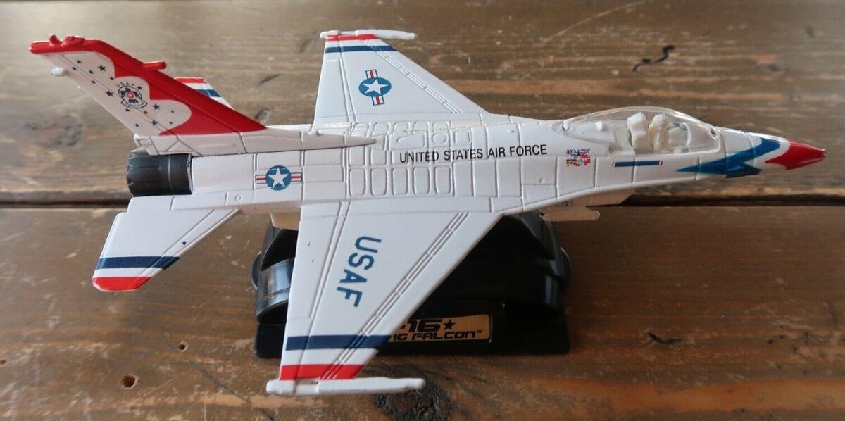 Motormax Toy USA 76300 1:72 Sky Wings Lockheed Martin F-16 Fighting Fa ...