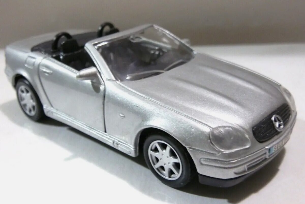 Maisto 21094 1:35 Road&Track Gray Mercedes-Benz SLK 230 Convertible Po ...