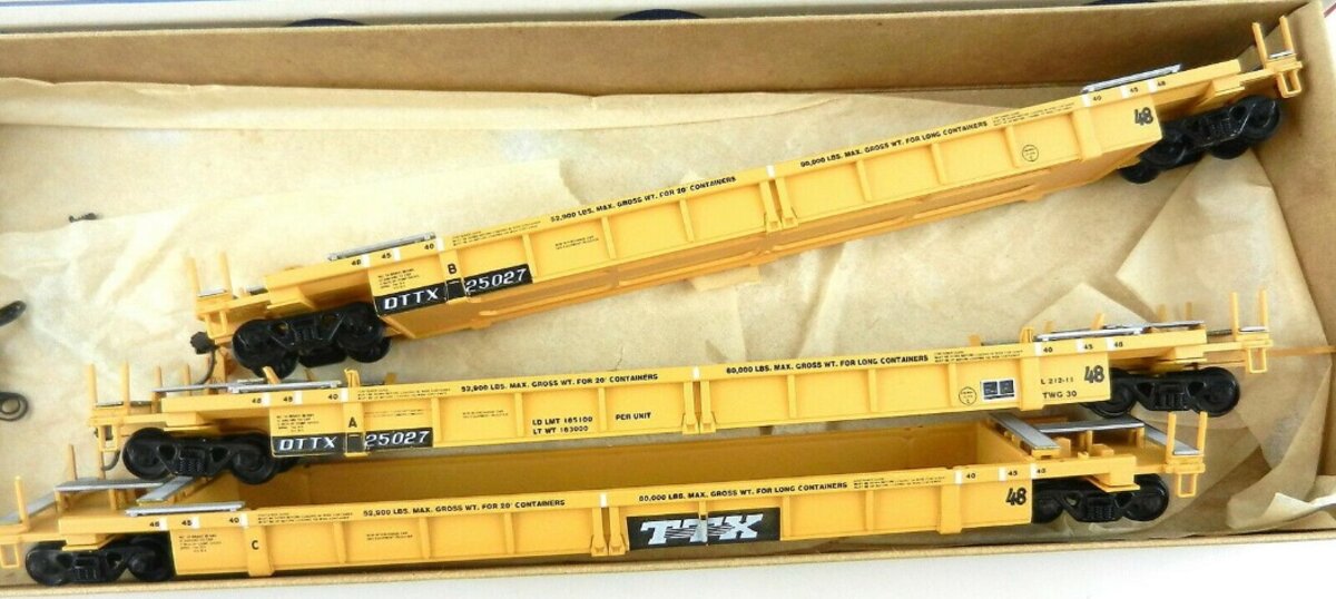 Walthers 932-3902 HO Scale TTX Double Stack Car # 25027 Kit (Set of 3) – Trainz