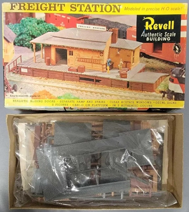 Revell T-9020:150 HO Scale Freight Station Plastic Model Kit – Trainz