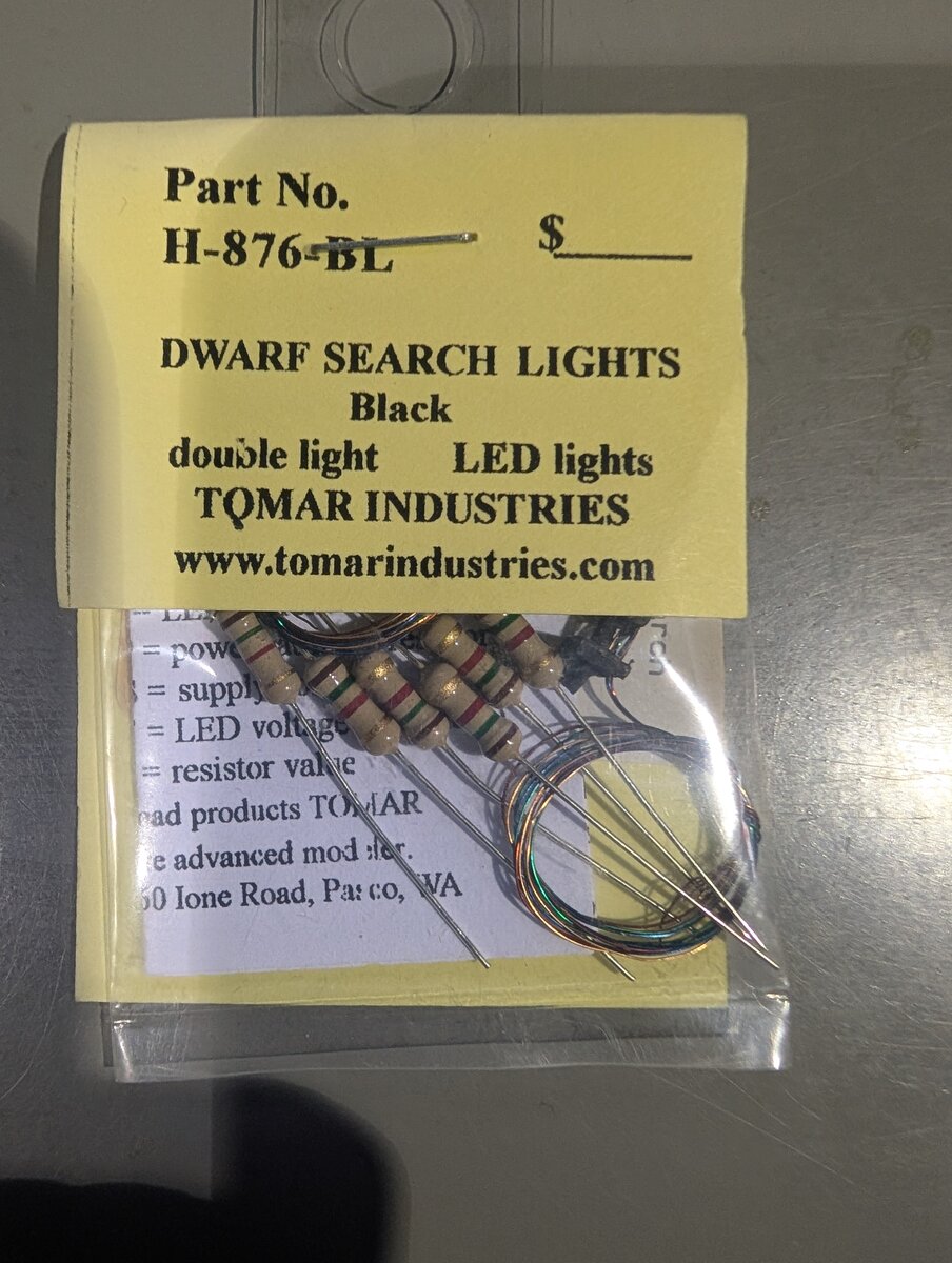 Tomar Industries H-876-BL HO Dwarf Search Lights Black LED – Trainz