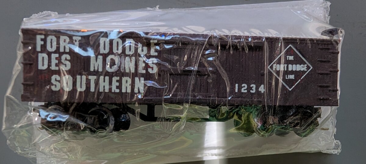 Micro-Trains 1234-N-N Scale Fort Dodge Des Moines Southern Freight Car ...