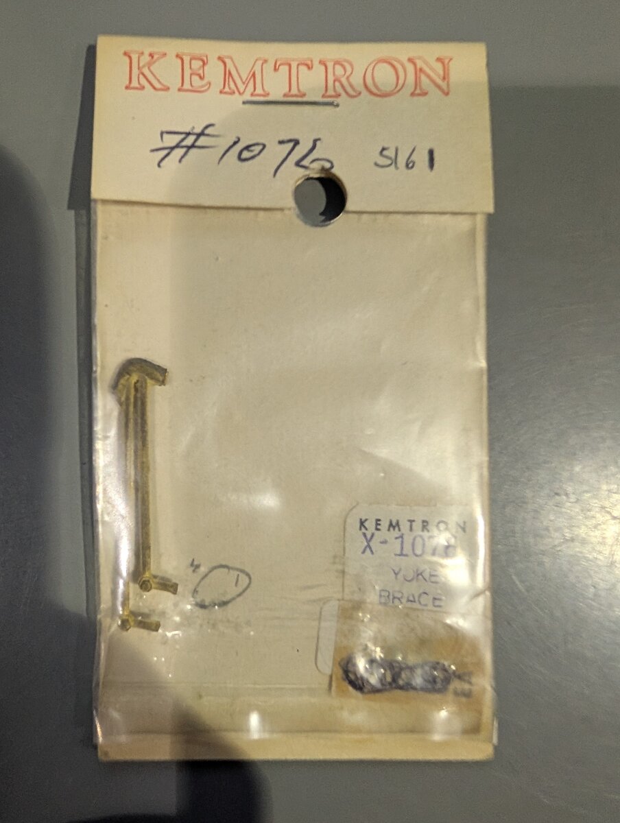 Kemtron X-1076 HO Yoke Brace – Trainz