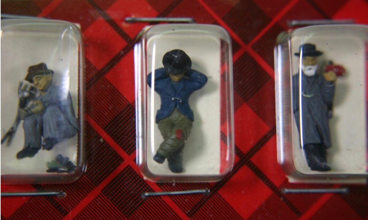 Campbell Scale Models 1214 HO Weston Mini-Figures Complete Hobo (Set o ...