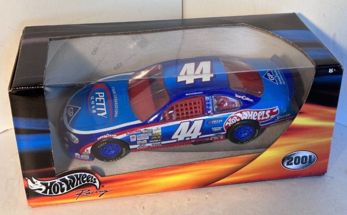 Hot Wheels 50856 1:24 Scale Nascar 2001 # 44 Richard Petty Diecast – Trainz