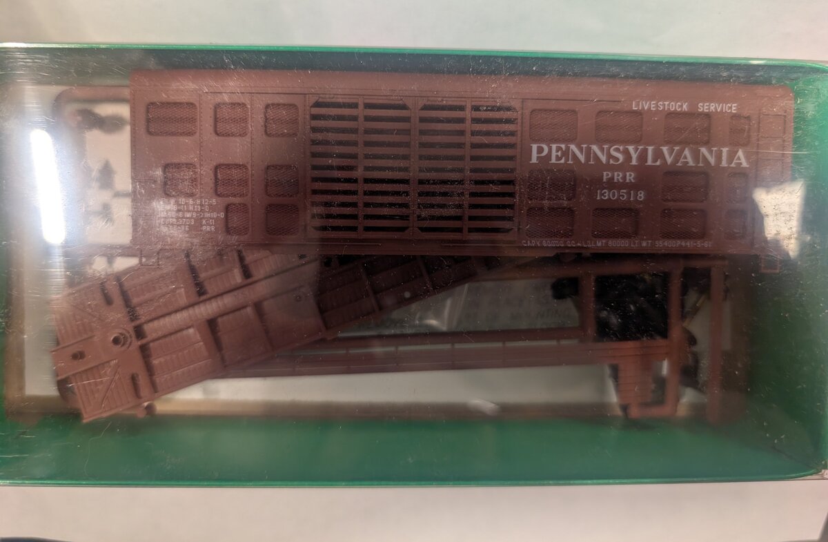 Bowser 55451 HO PRR K-11 40' Stock Car Kit #130518 – Trainz
