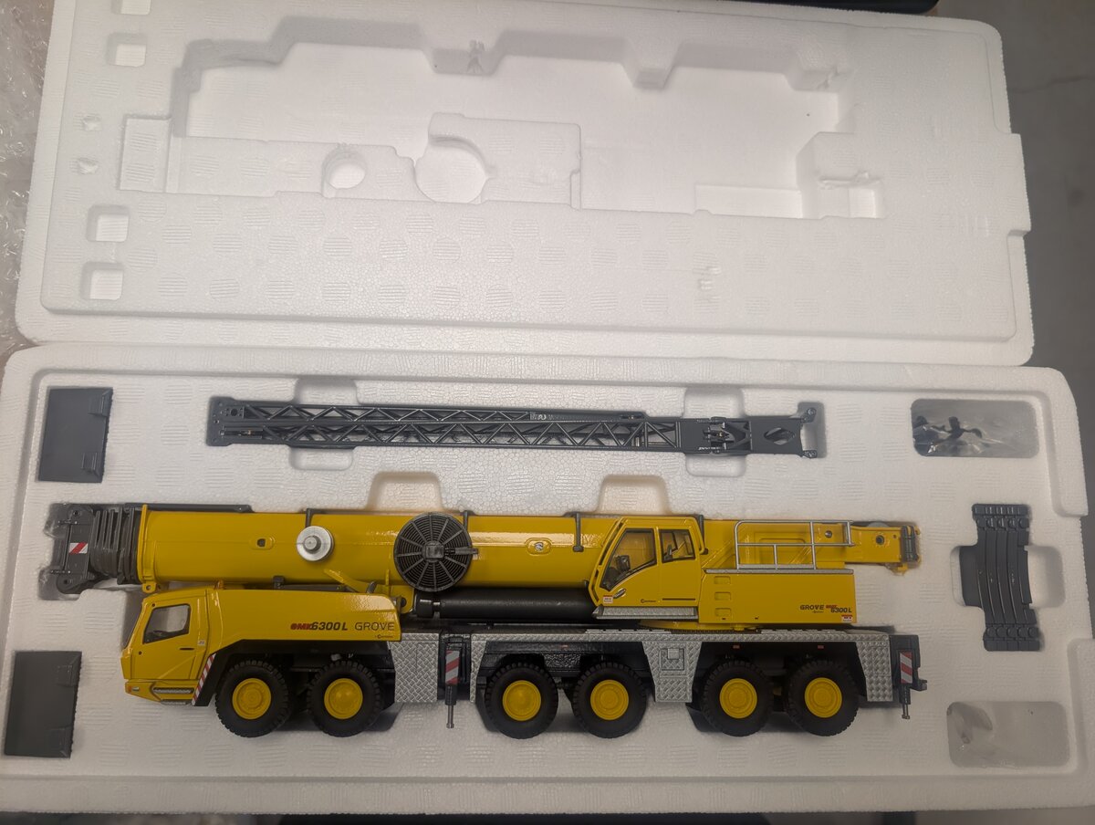 Conrad 2114 1:50 Die Cast Grove GMK6300L Mobile Crane w/Accessories – Trainz