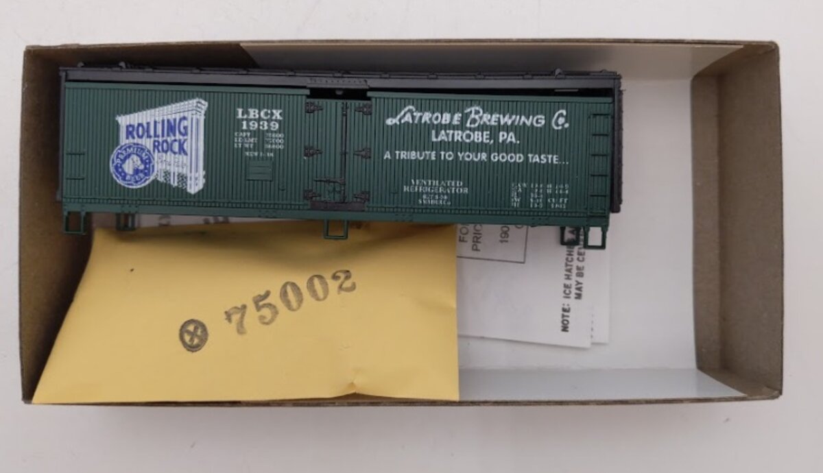 Athearn 1939 HO LBCX/Rolling Rock 40' Wood Side Ice Bunker Reefer Kit ...