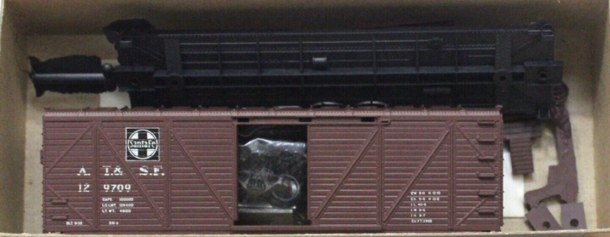 Roundhouse 1031 HO Scale ATSF Santa Fe 40' Single Door Wood Box Car Ki ...