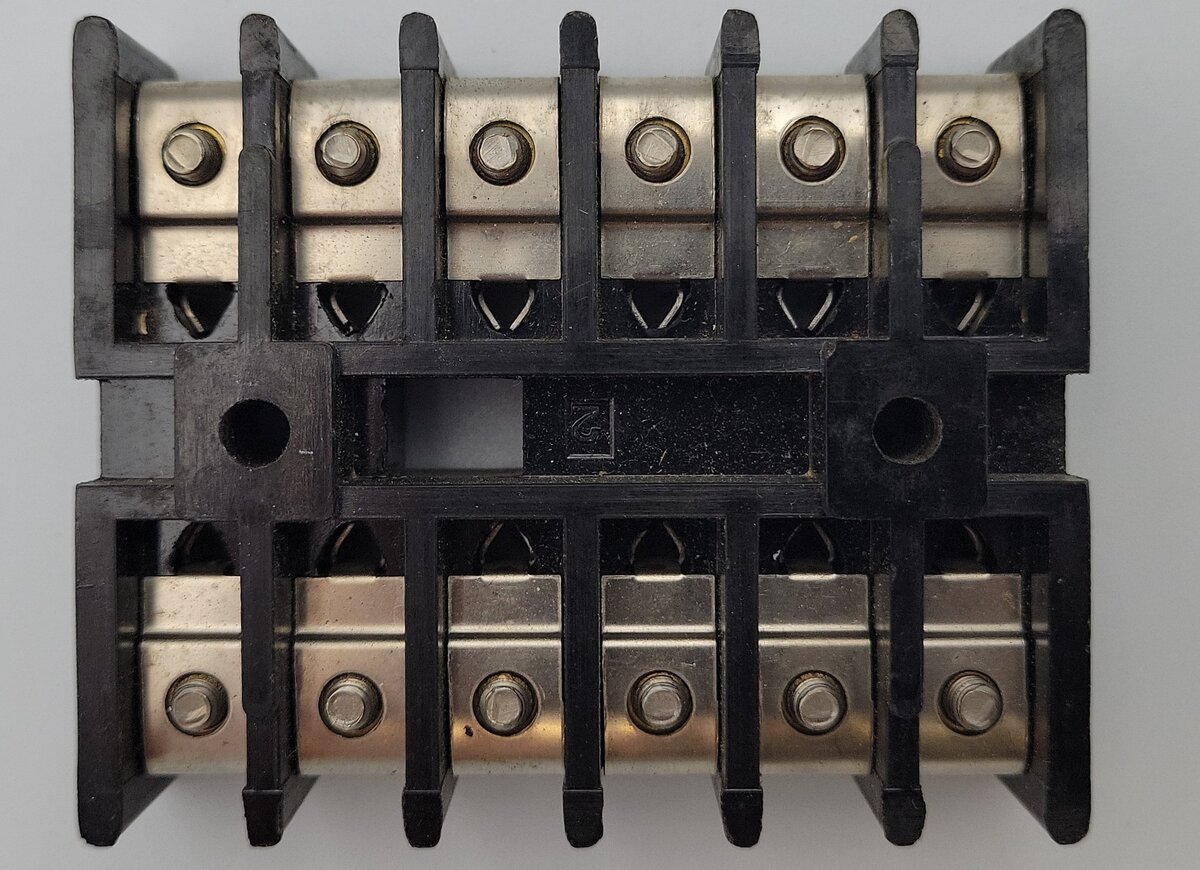 Acme 27390 12-Pin Relay Socket – Trainz