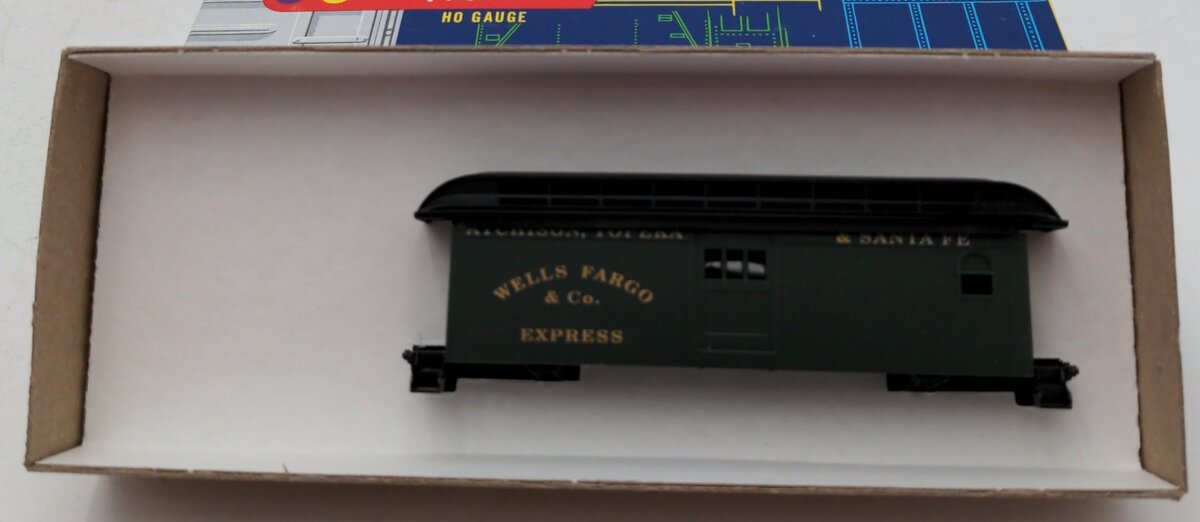 Roundhouse 3779 Overton Wells Fargo Express 34 Ft Baggage Car Kit – Trainz