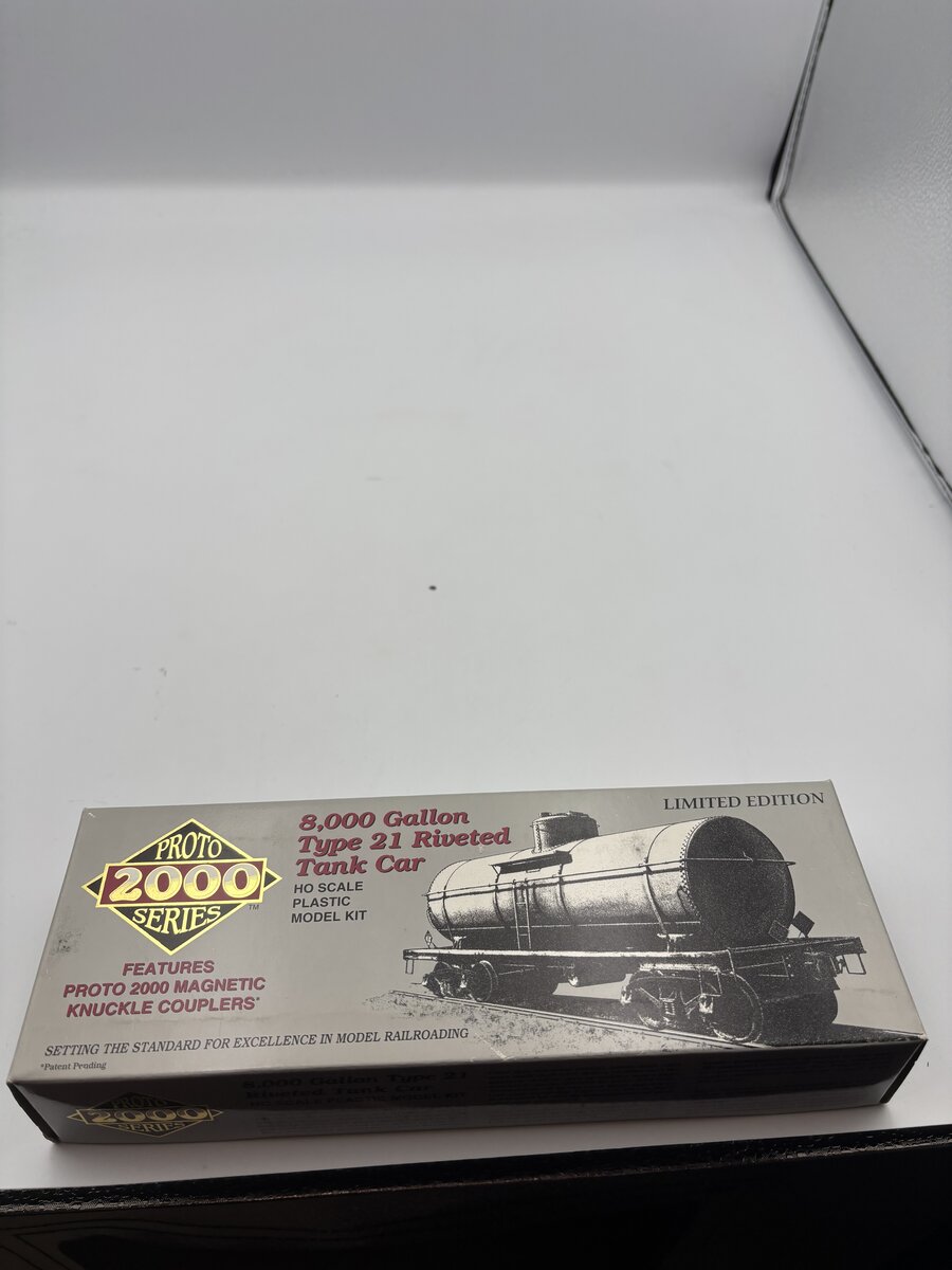 Proto 2000 8769 8,000 Gallon Type 21 Riveted Tank Car – Trainz