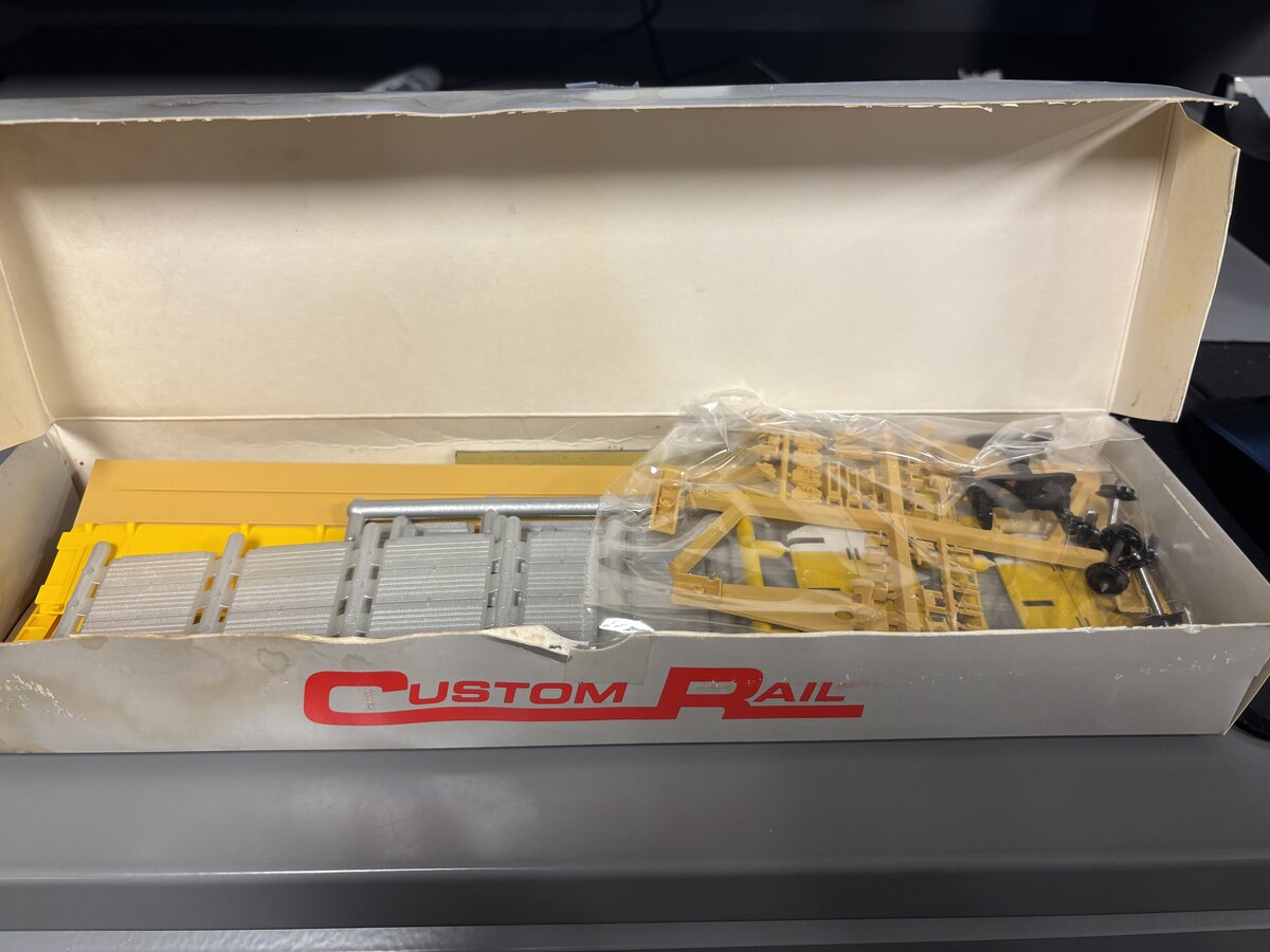 Custom Rail 4382 HO 89' 4" Bi-Level Auto Rack C & NW – Trainz