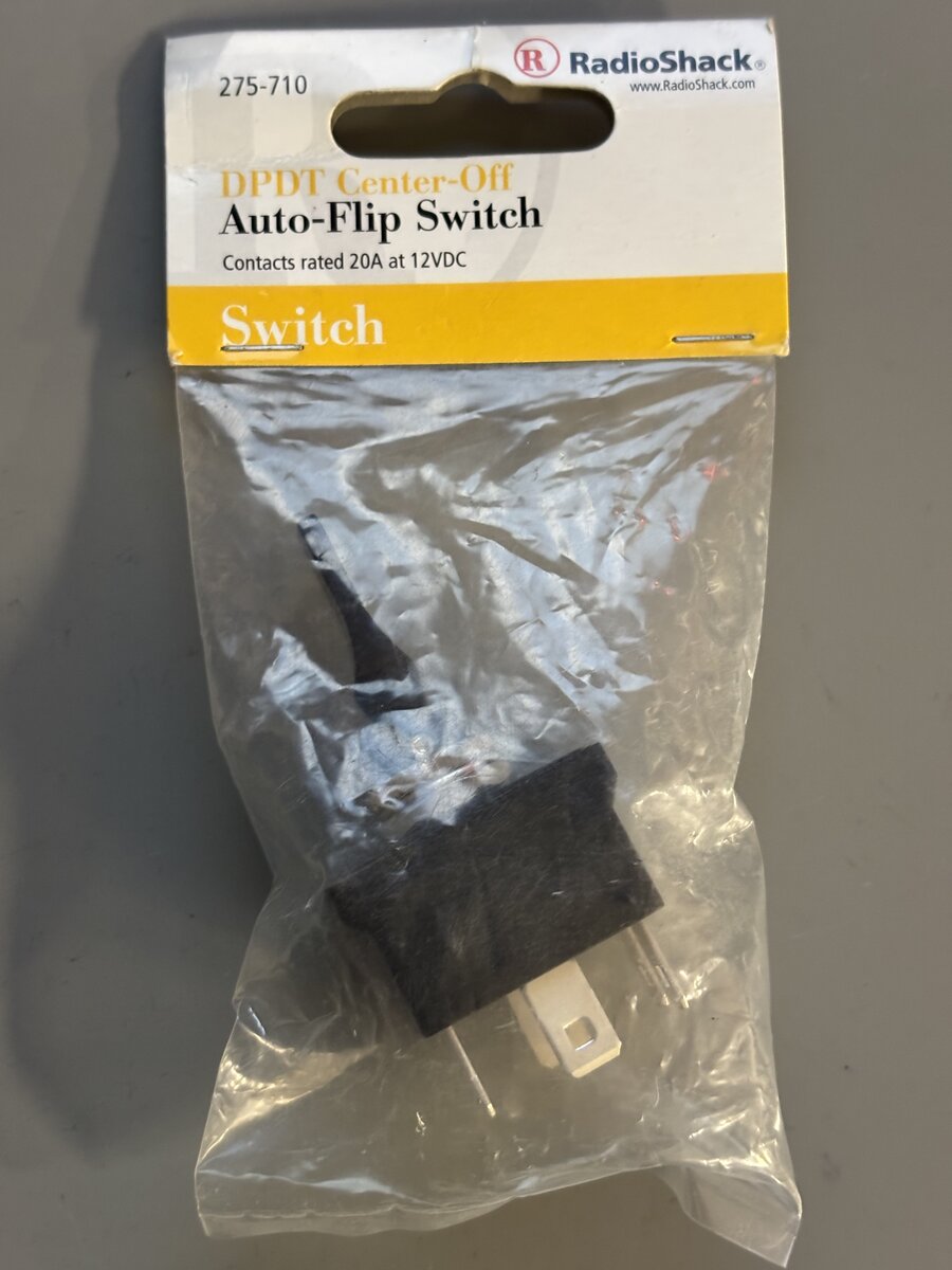 Radio Shack 275-710 DPDT Center-Off Auto-Flip Switch – Trainz