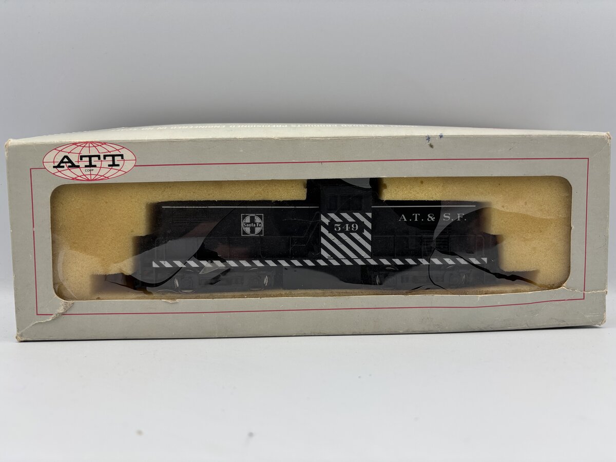 ATT 21 HO Powered-Dummy Diesel Locomotive Santa Fe 549 – Trainz