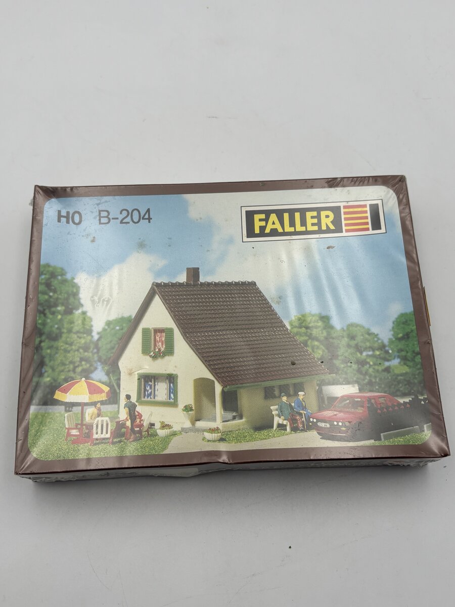 Faller B-204 HO Cottage Built Kit – Trainz