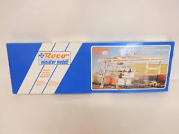 Roco 1786 HO Container Crane Plastic Kit – Trainz