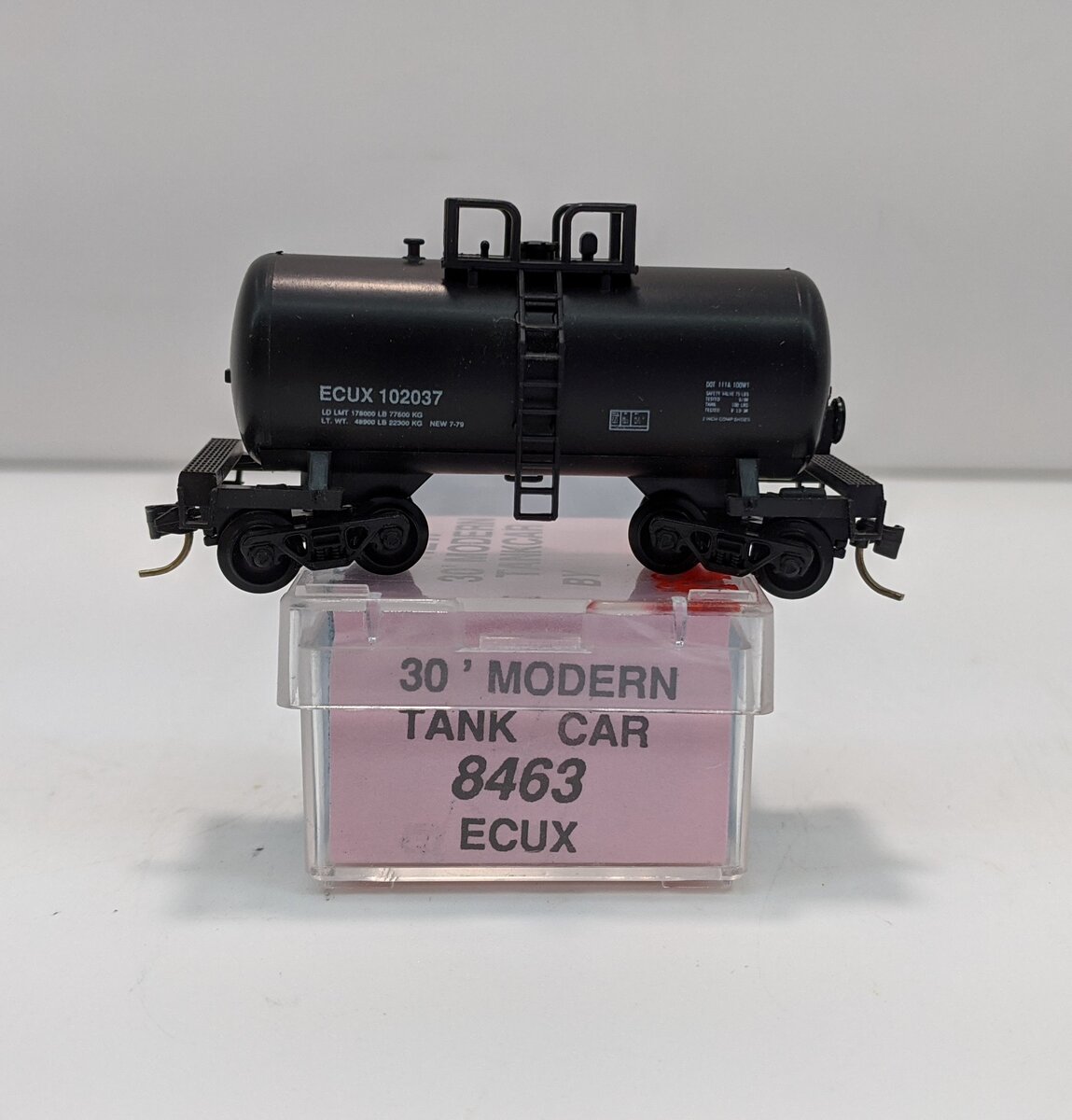 Roundhouse 8463 N ECUX 30' Modern Tank Car # 102037 Kit – Trainz