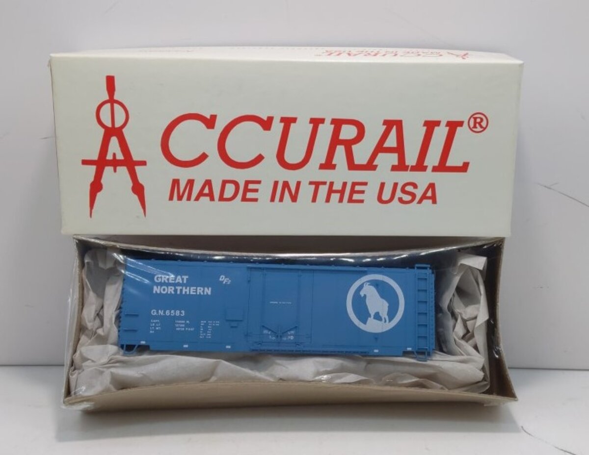 Accurail 3109 HO Scale Great Northern 40' AAR Plug Door Box Car # 6583 – Trainz