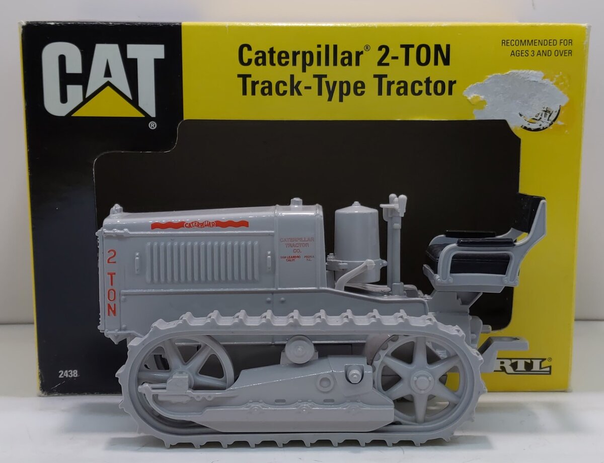 Ertl 2438 1:16 Caterpillar HOLT 2-Ton Track-Type Tractor – Trainz
