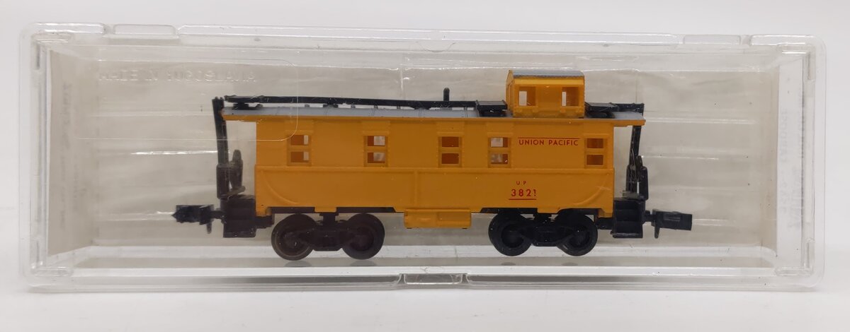Life Like 7714 N Scale Union Pacific Caboose #3821 – Trainz