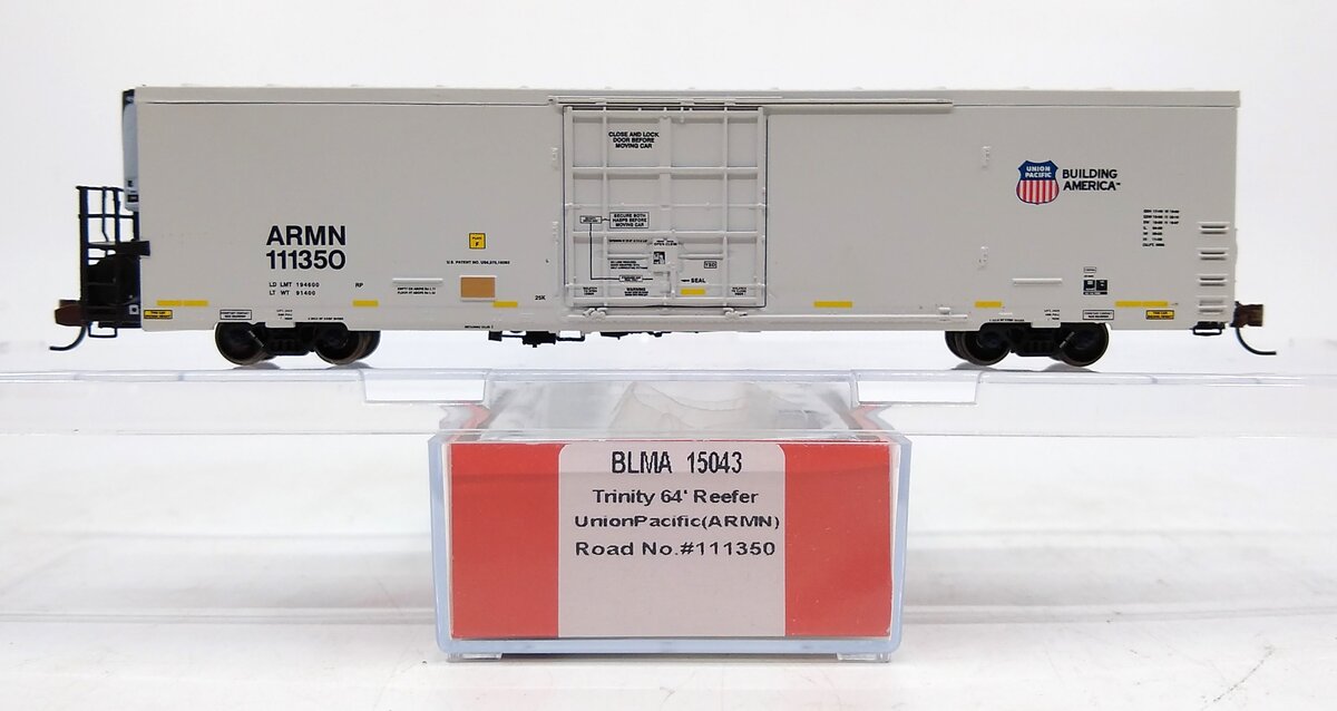 BLMA Models 15043 N Scale Union Pacific Trinity 64' Reefer #111350 – Trainz