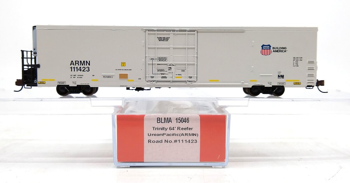 BLMA Models 15046 N Scale Union Pacific Trinity 64' Reefer #111423 – Trainz